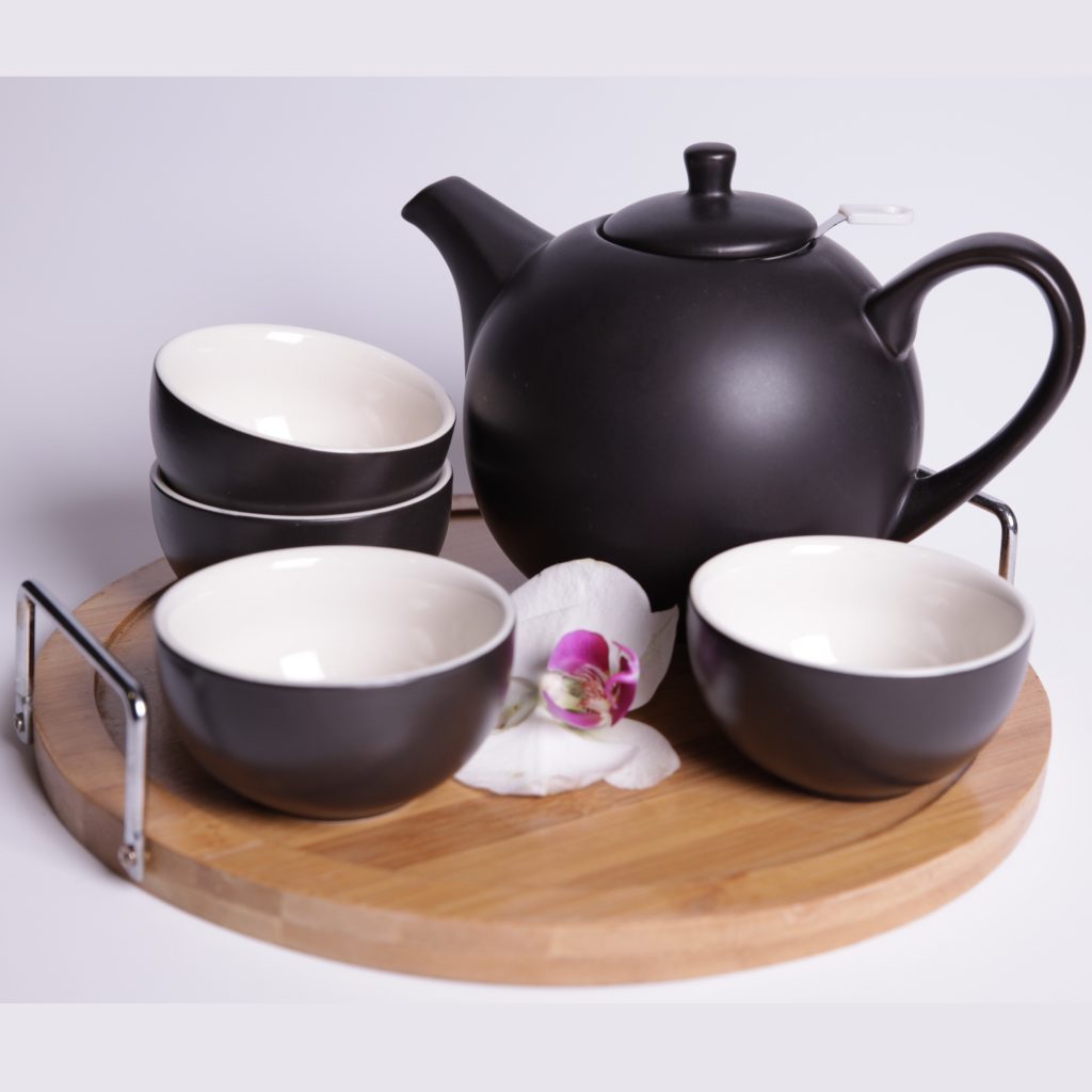 Reseña de los mejores tipos de teteras: eléctrica, con taza o de cerámica